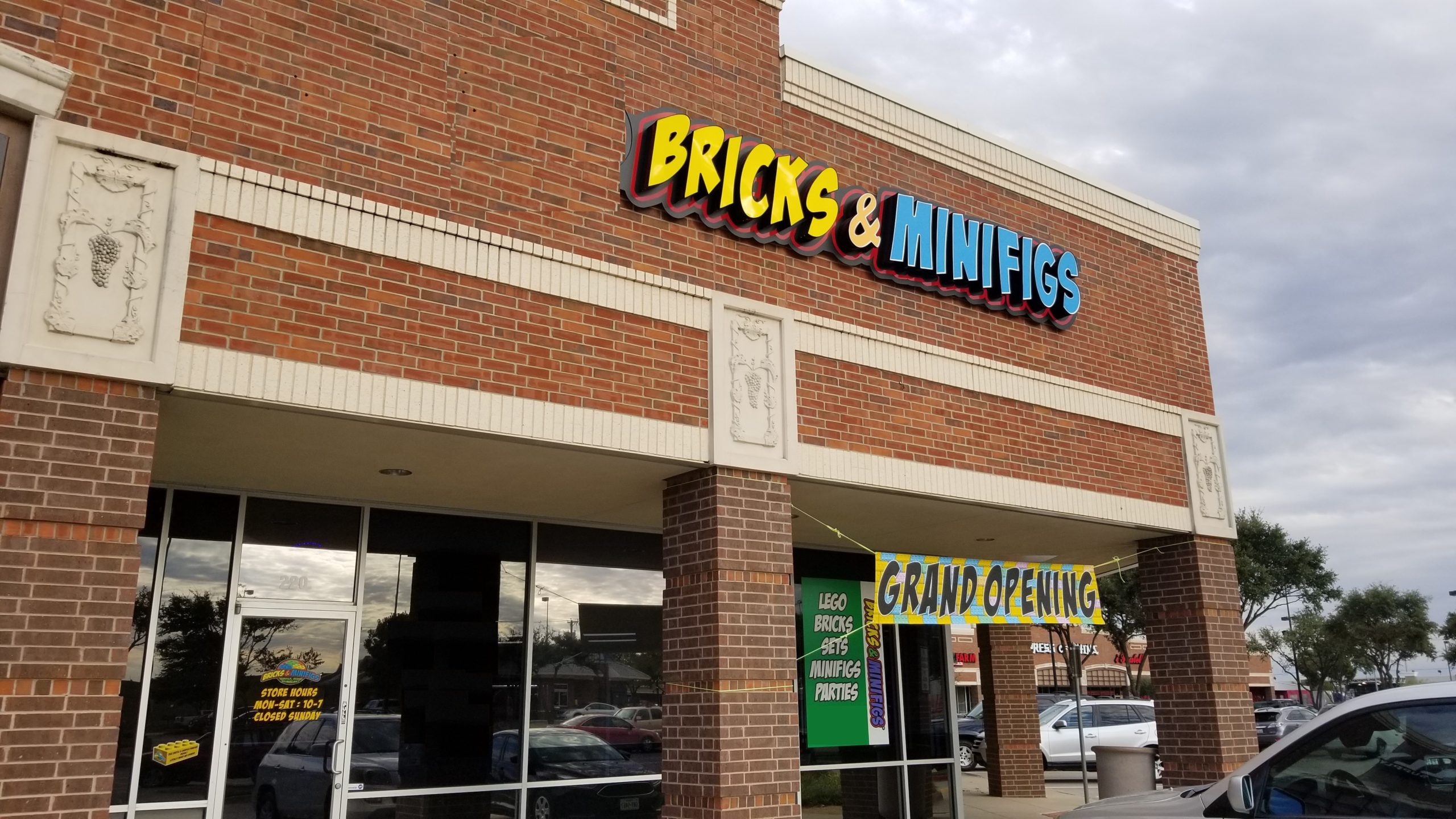 What to Consider Before Buying a Franchise: 8 Factors