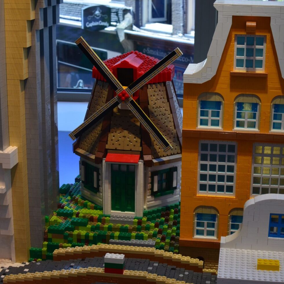 What It Takes to Be a Successful Bricks & Minifigs Franchise